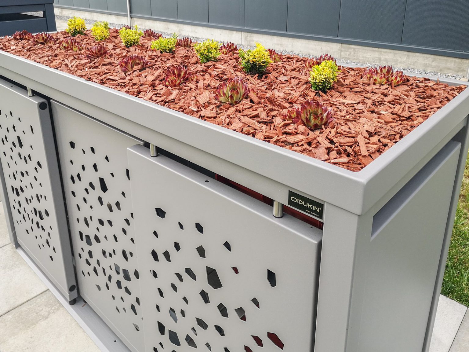 How to plant the roof of waste enclosure? - DUKIN d.o.o.